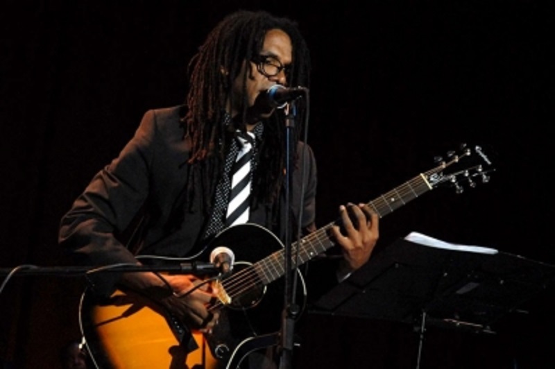 Raúl Torres anuncia la salida de dos nuevos discos en concierto por 30 ...